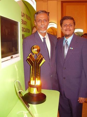 USP Receives a Gift from USP Alum – University Scholars Programme